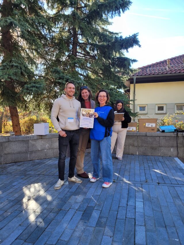 Доброволците на Hitachi Solutions на „Панаир на науката и професиите“ в с. Дрен | Hitachi ...